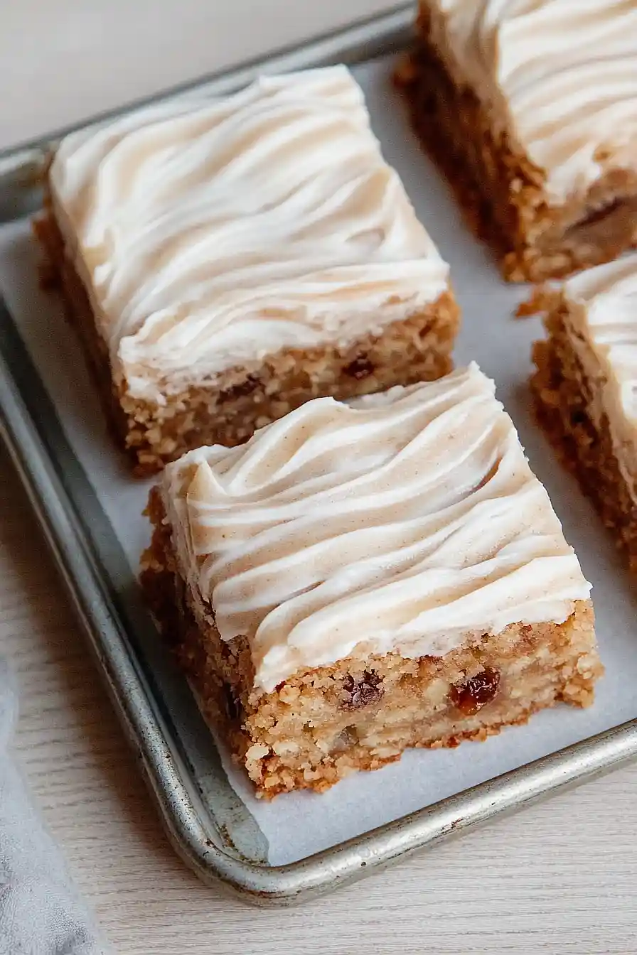 Irresistible Oatmeal Raisin Cookie Bars - theamazingfood