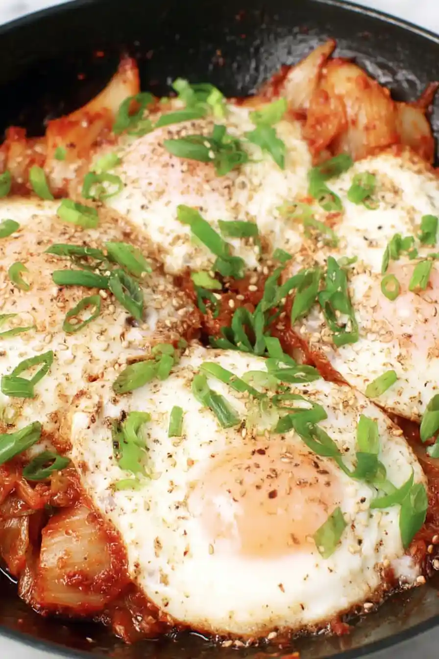 Easy Kimchi Eggs - theamazingfood